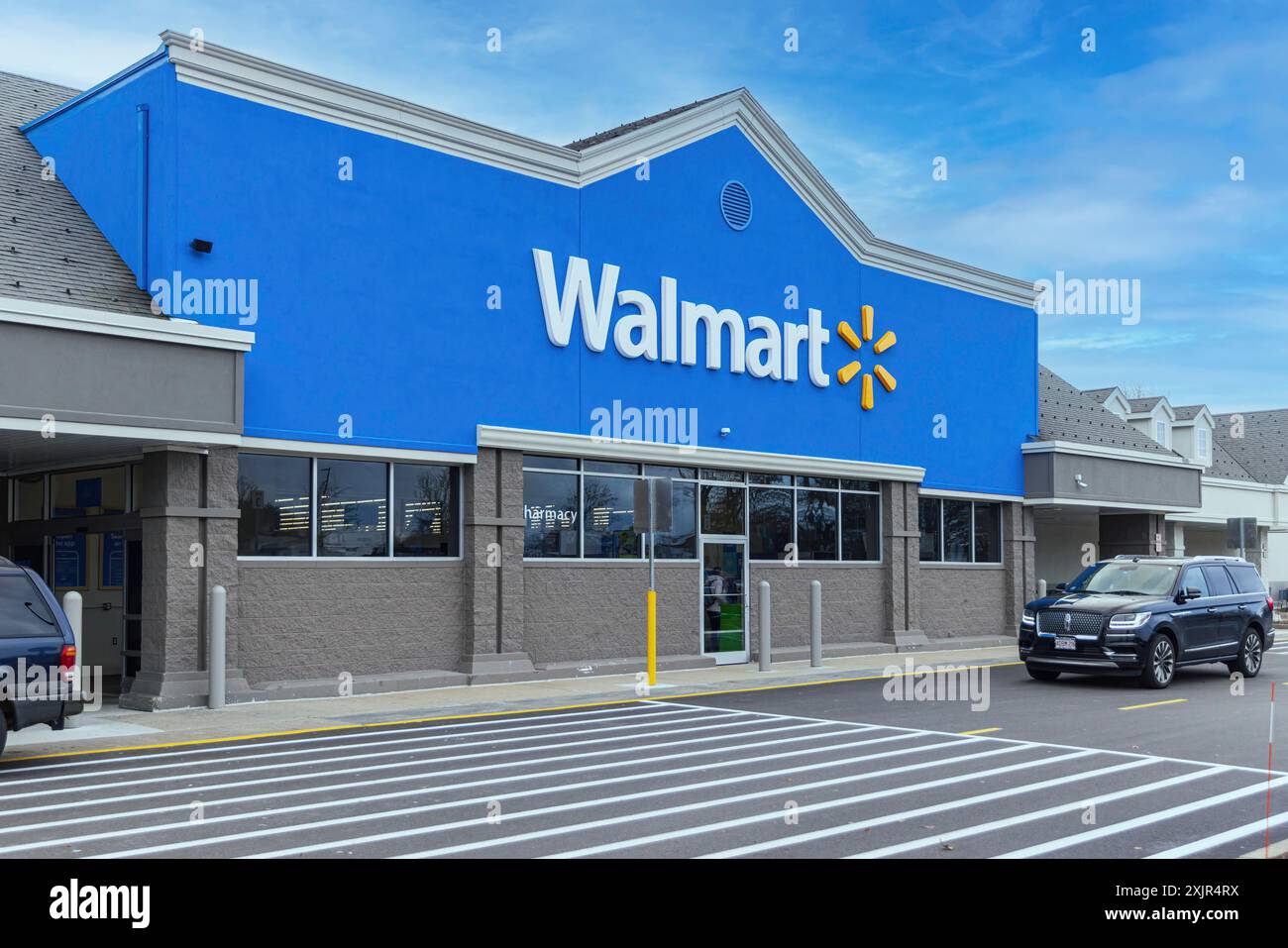 Walmart store exterior hi-res stock photography and images - Alamy