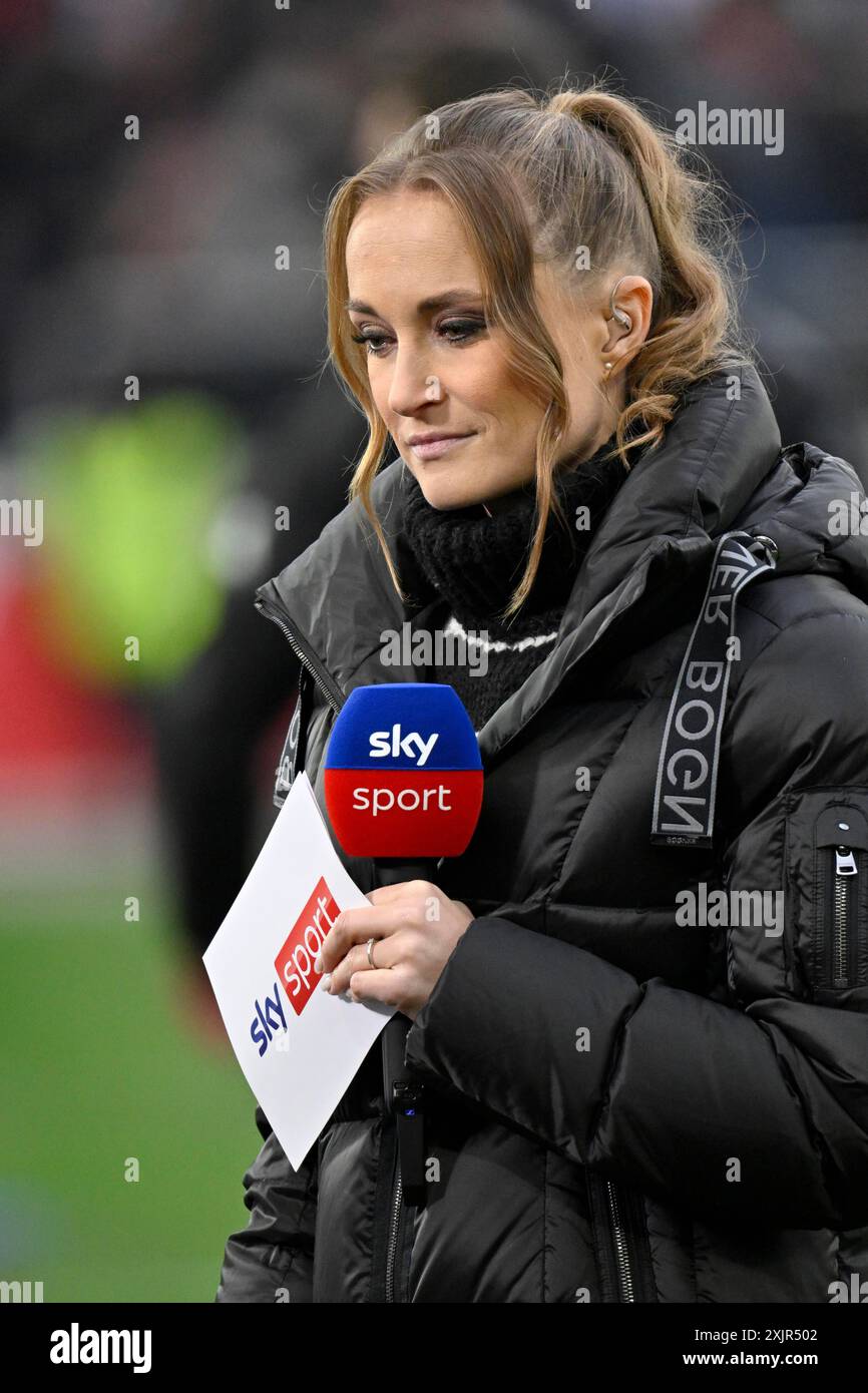 Sports presenter microphone hi-res stock photography and images - Alamy