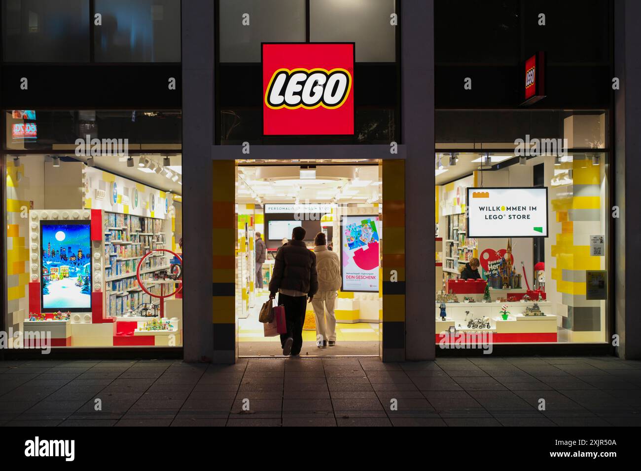 Night shot, Shop window, Display, LEGO Shop, Store, Logo, Toys ...