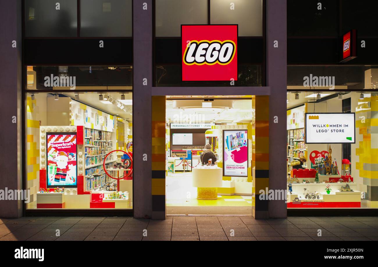 Night shot, Shop window, Display, LEGO Shop, Store, Logo, Toys ...