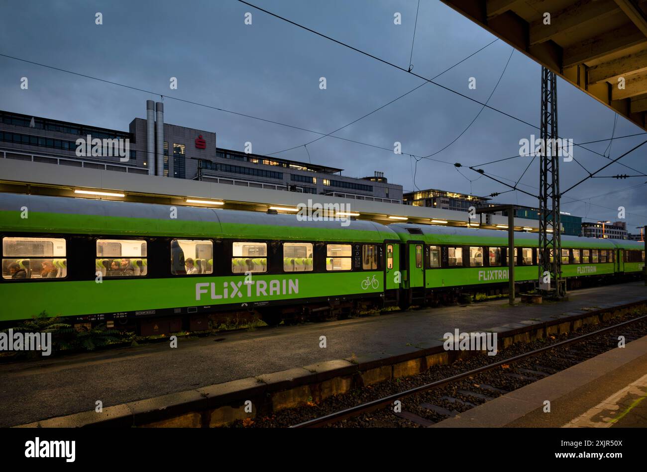 Flixtrain, logo, waiting on platform, track, main station, Stuttgart ...