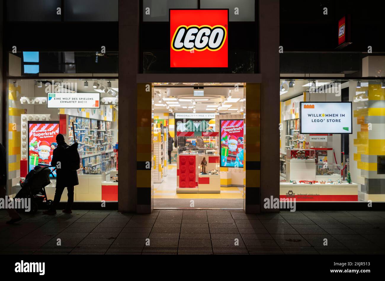 Night shot, Shop window, Display, LEGO Shop, Store, Logo, Toys ...