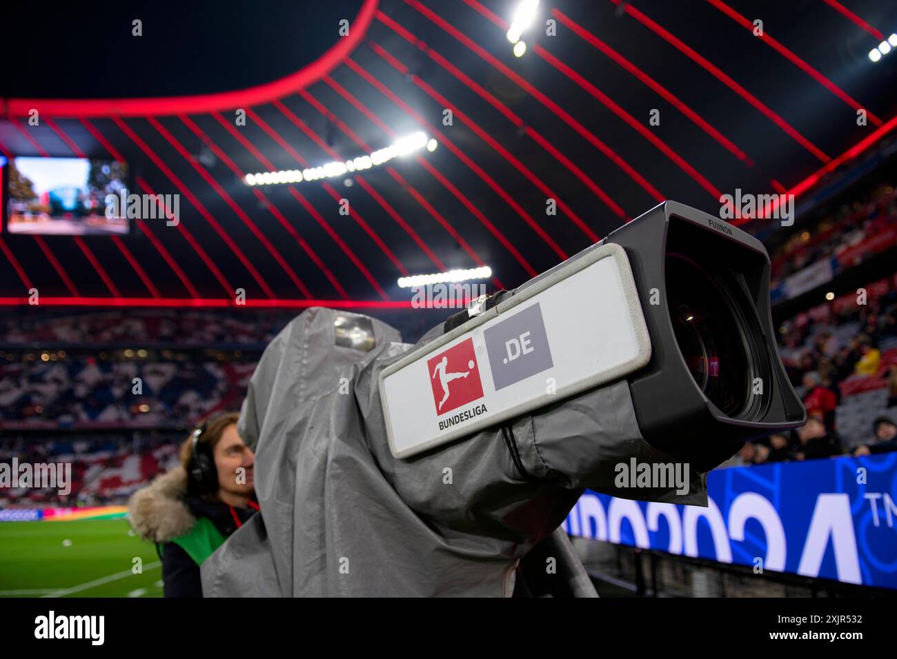 Television camera at stadium hi-res stock photography and images - Alamy