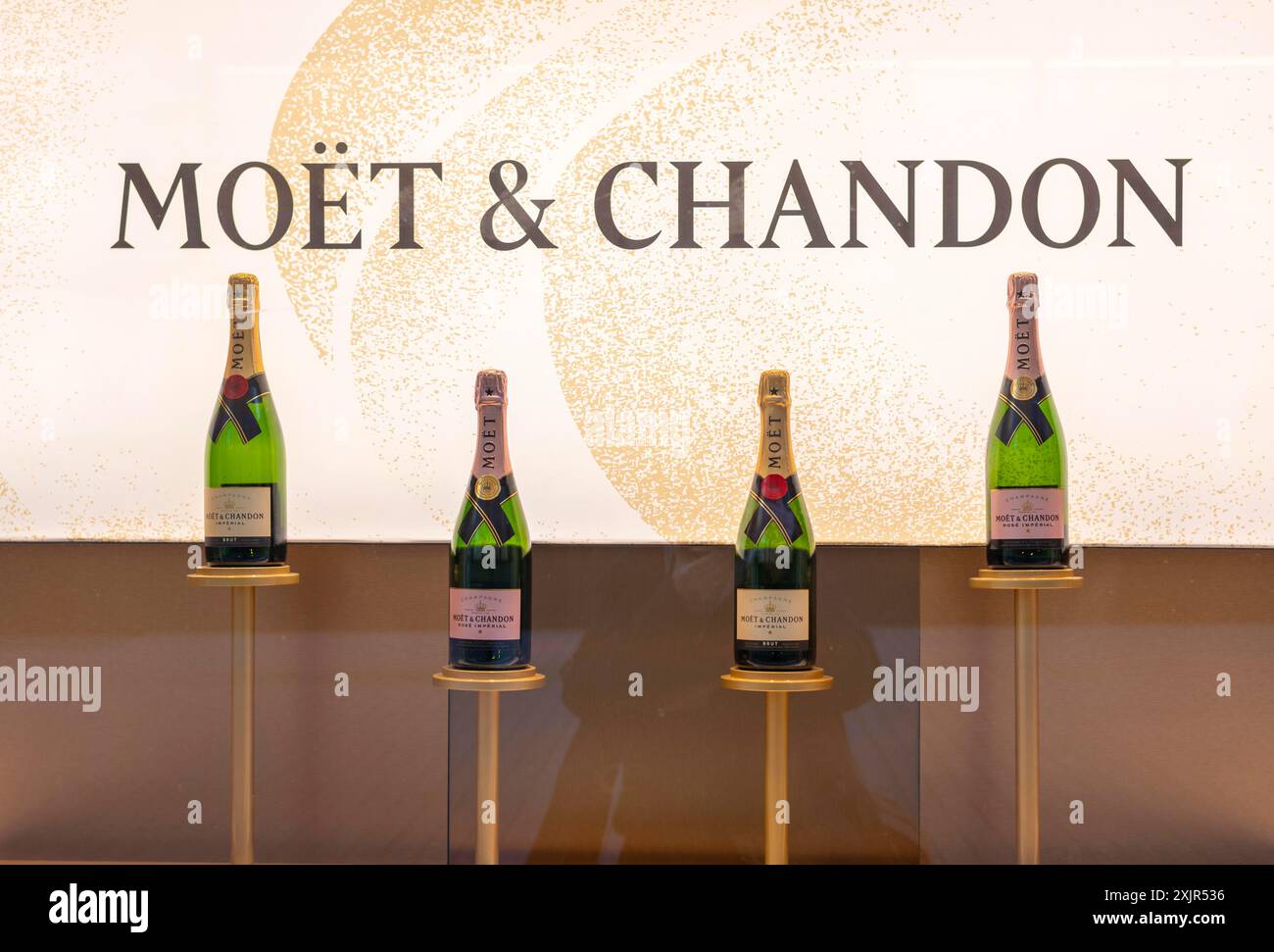 Moet logo hi-res stock photography and images - Alamy