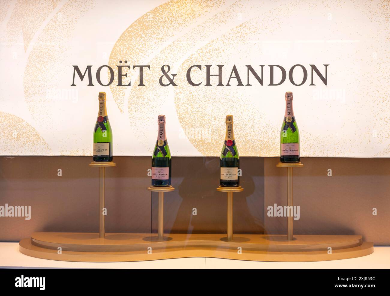 Moet logo hi-res stock photography and images - Alamy