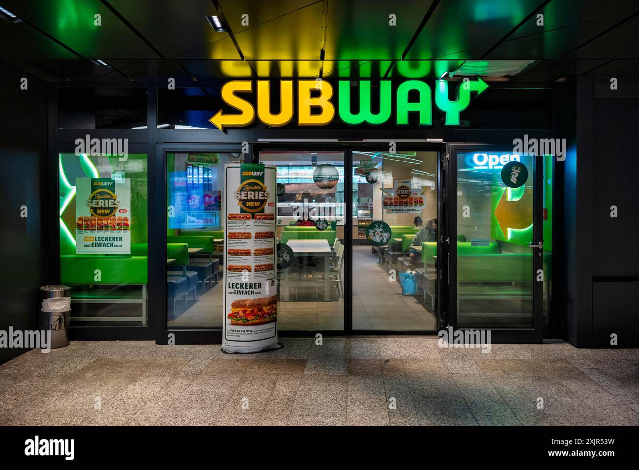 Subway restaurant logo hi-res stock photography and images - Alamy