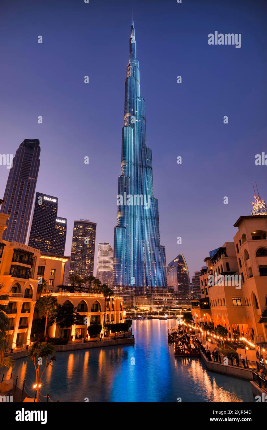 Burj Khalifa, Lake Burj Khalifa, Souk Al Bahar, shopping centre ...