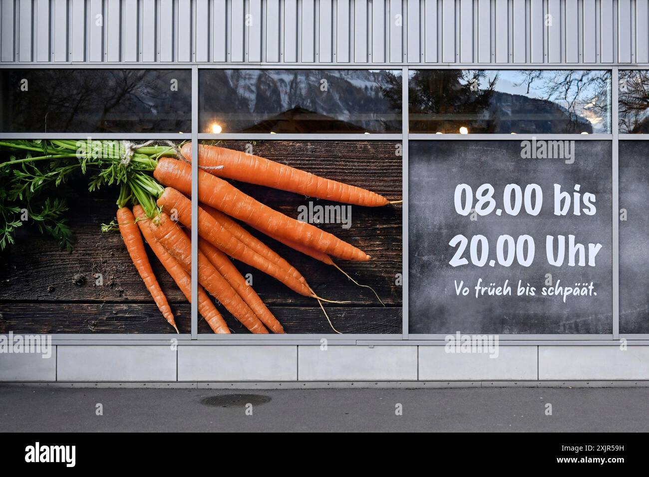 Lettering Opening hours 08.00 to 20.00 Stock Photo - Alamy