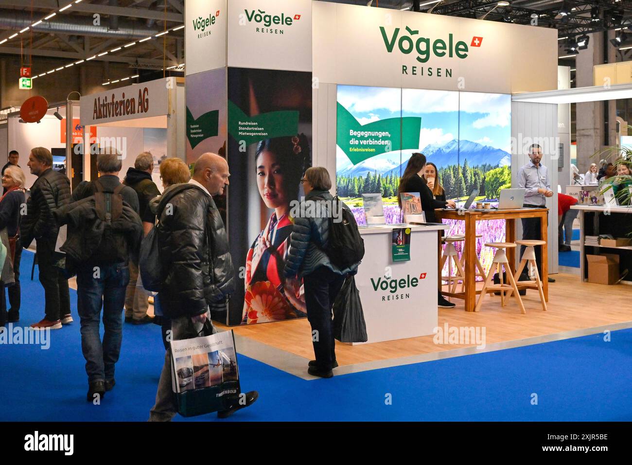 Exhibition visitors stand hi-res stock photography and images - Alamy