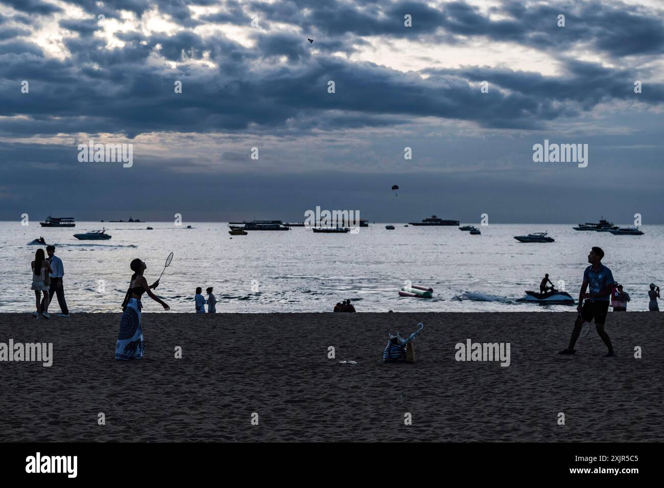 Couple playing badminton hi-res stock photography and images - Alamy