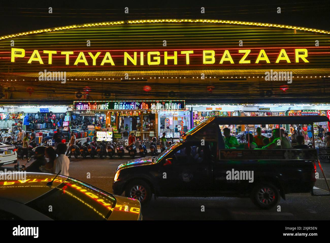 Pattaya night bazaar hi-res stock photography and images - Alamy