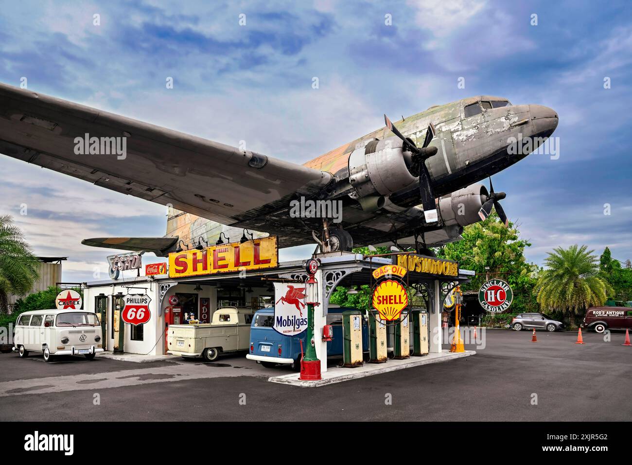 Petrol station with airplane hi-res stock photography and images - Alamy