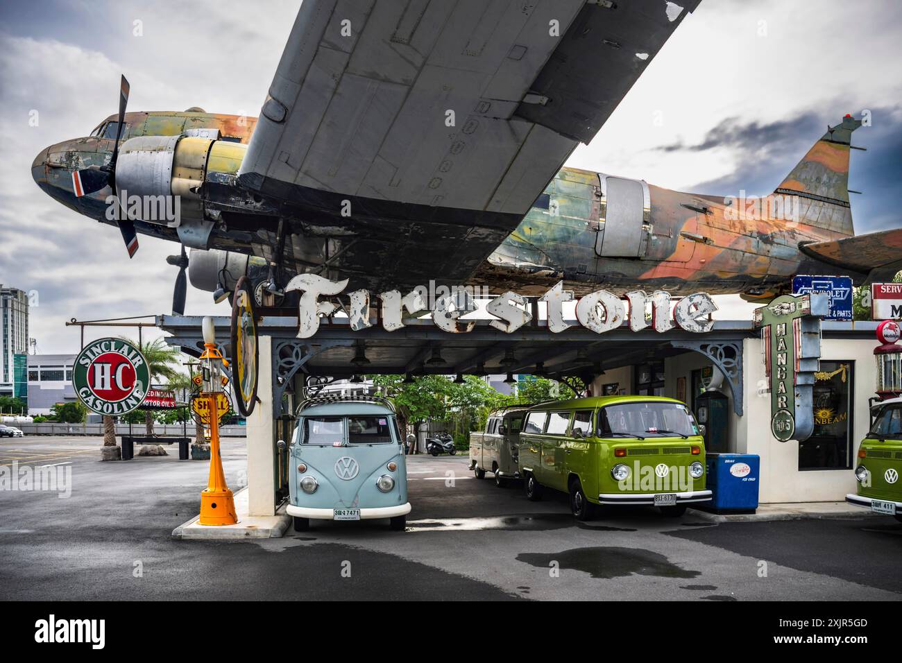 Propeller plane VW Buses Stock Photo - Alamy