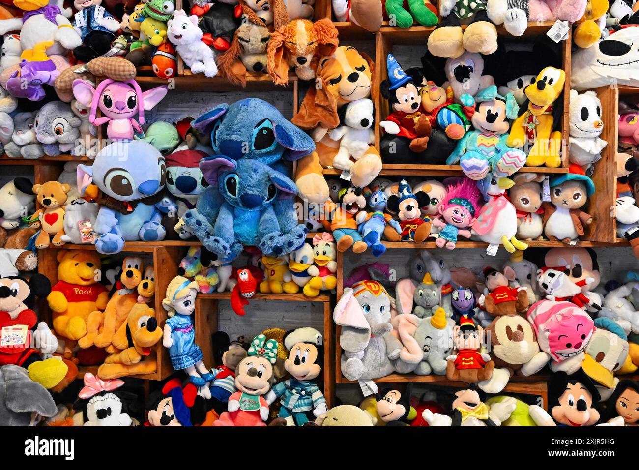 Cozy shelf hi-res stock photography and images - Alamy