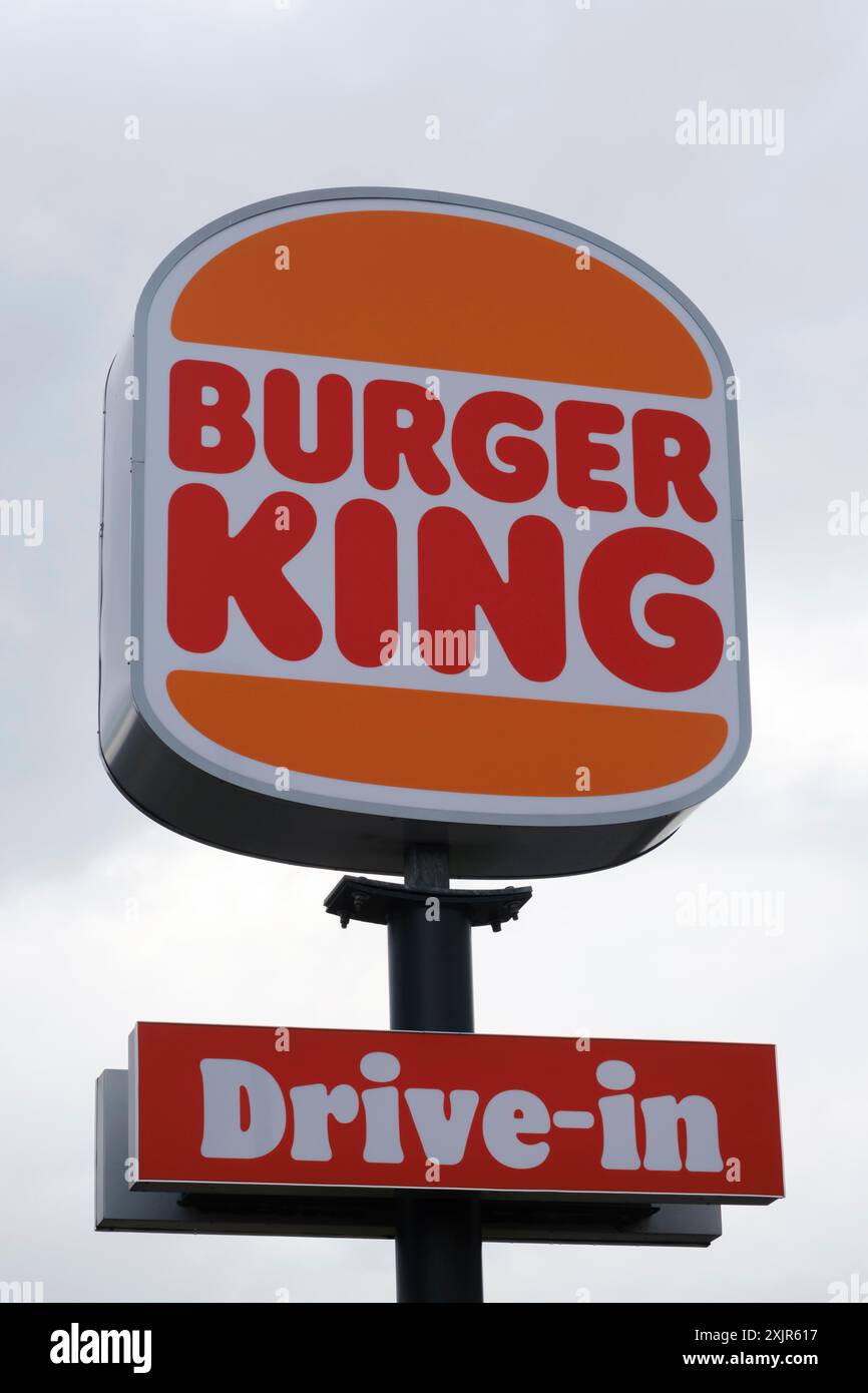 Burger King, drive-in, sign with writing and logo, Lower Saxony ...