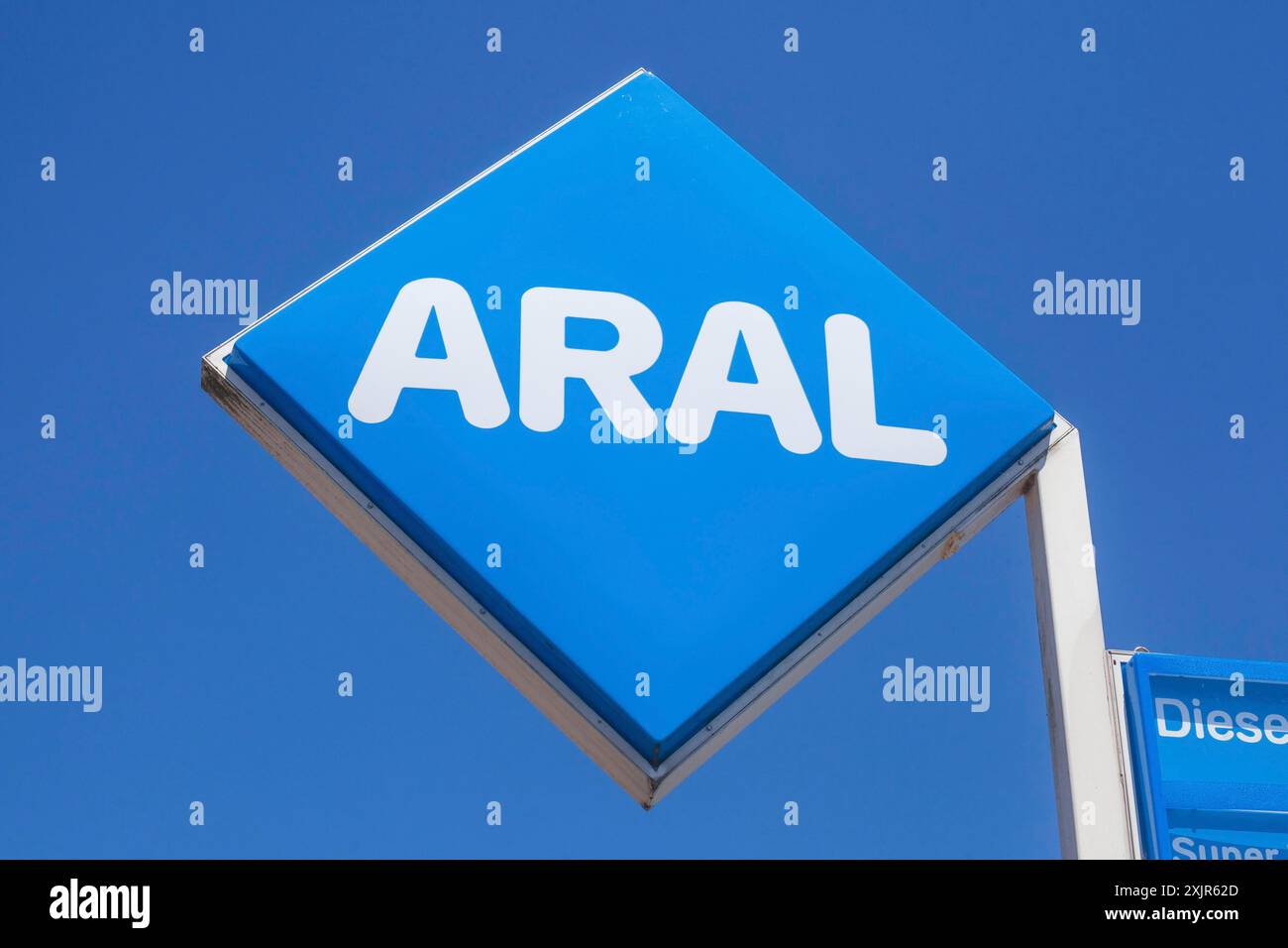 Aral gas station aral logo hi-res stock photography and images - Alamy