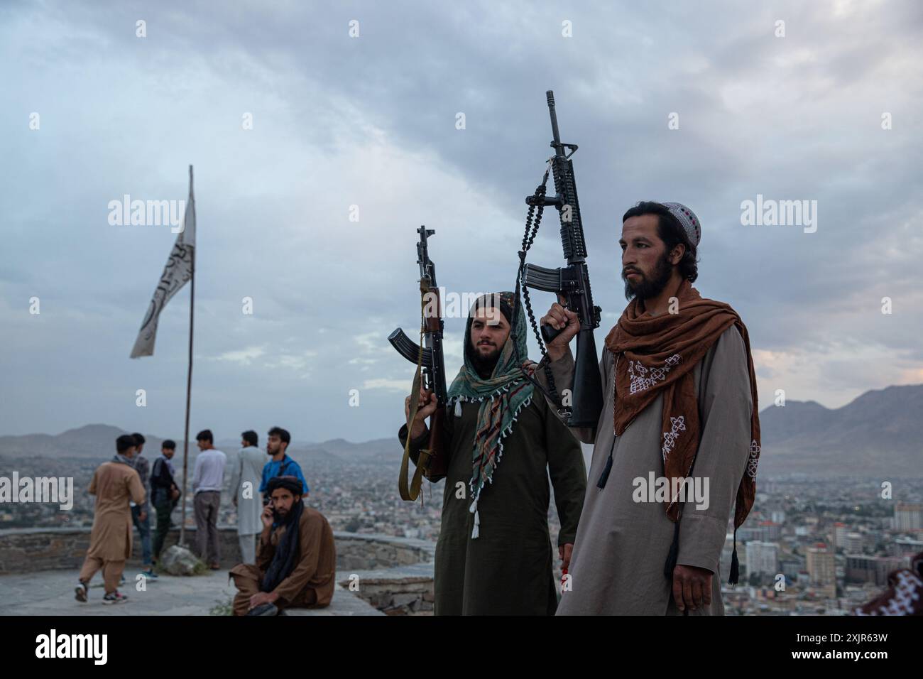 Soldiers and local community hi-res stock photography and images - Alamy