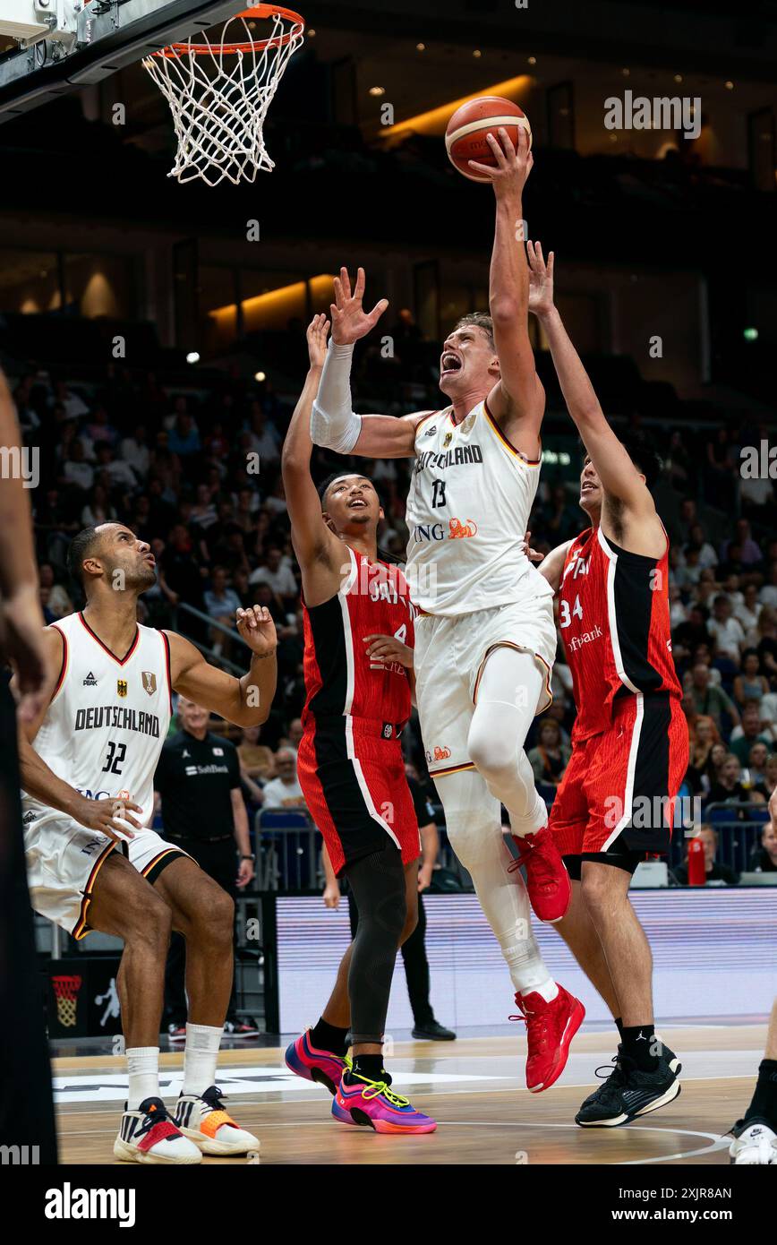 Akira watanabe hi-res stock photography and images - Alamy