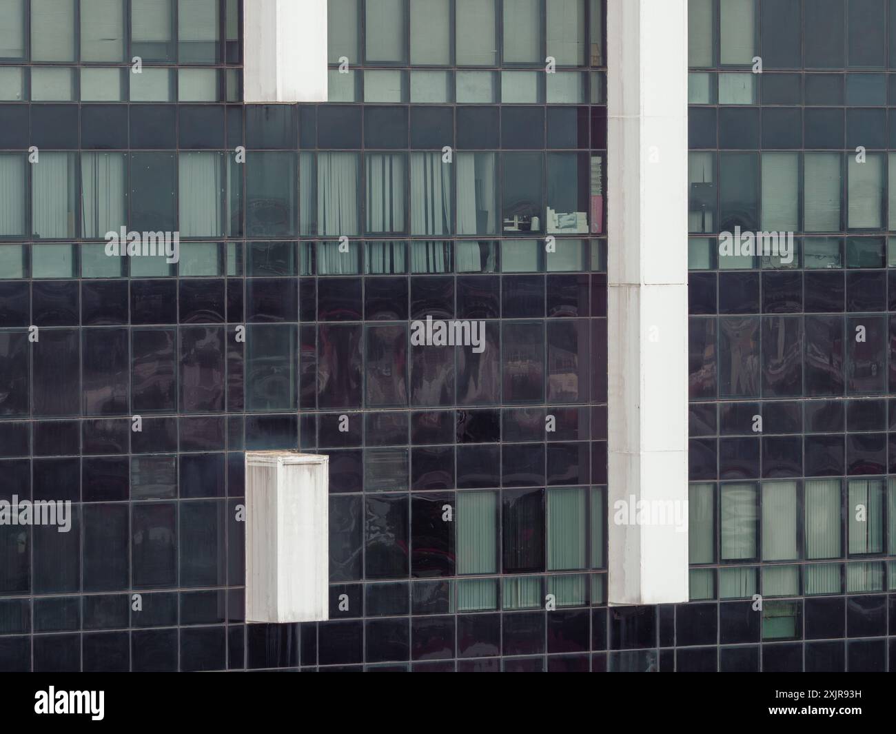 Steel columns contemporary architecture hi-res stock photography and ...