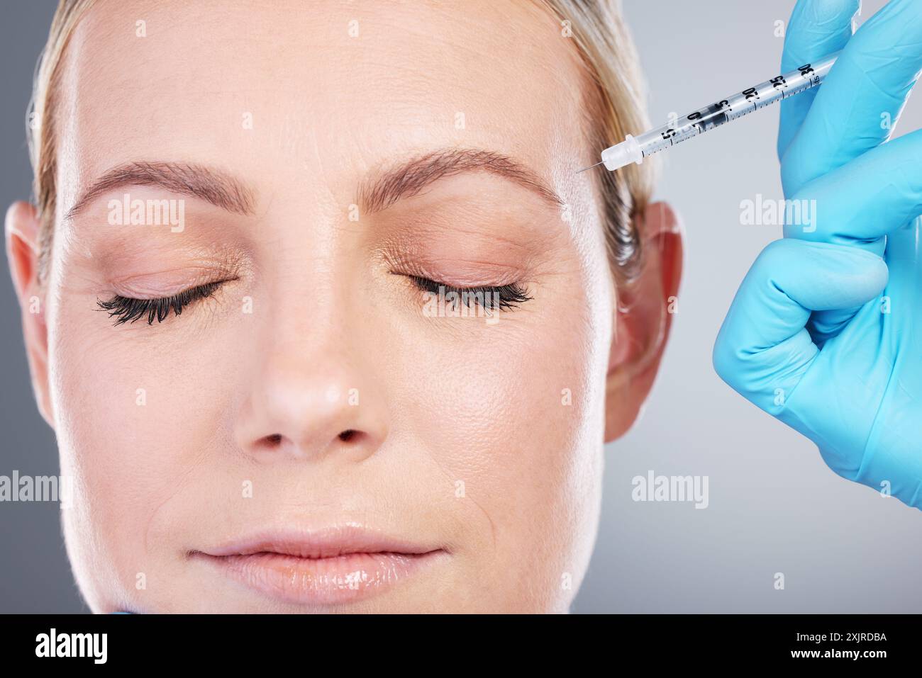 Young doctor syringe gray background hi-res stock photography and ...
