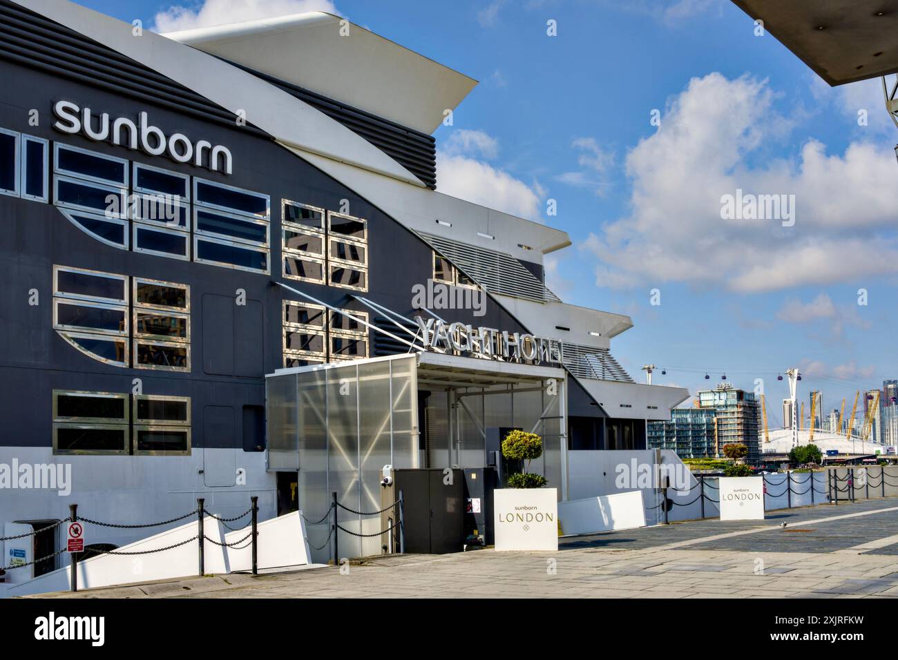 Sunborn yacht hotel hi-res stock photography and images - Alamy