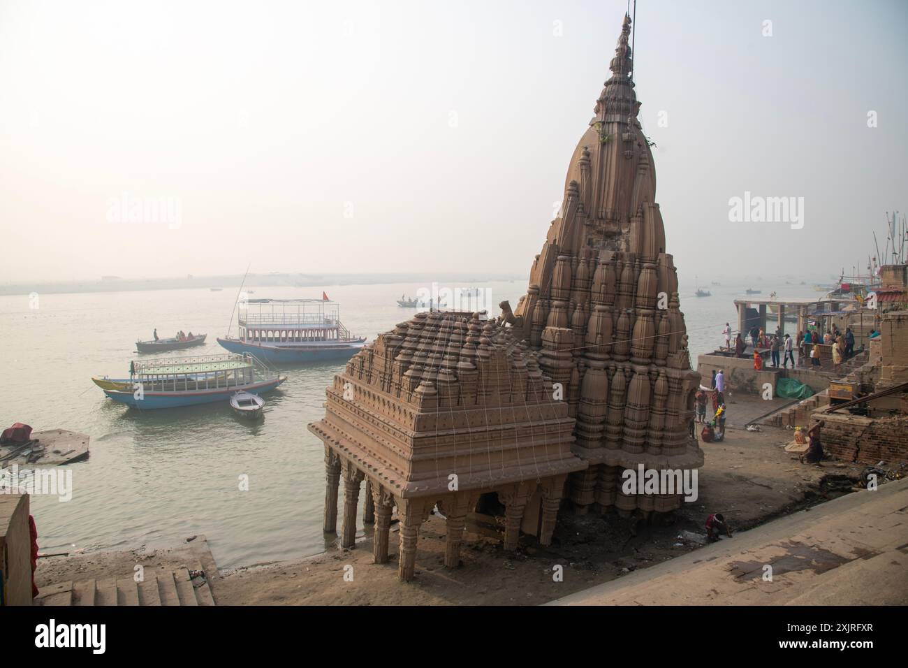 Ganga ghat temple hi-res stock photography and images - Alamy