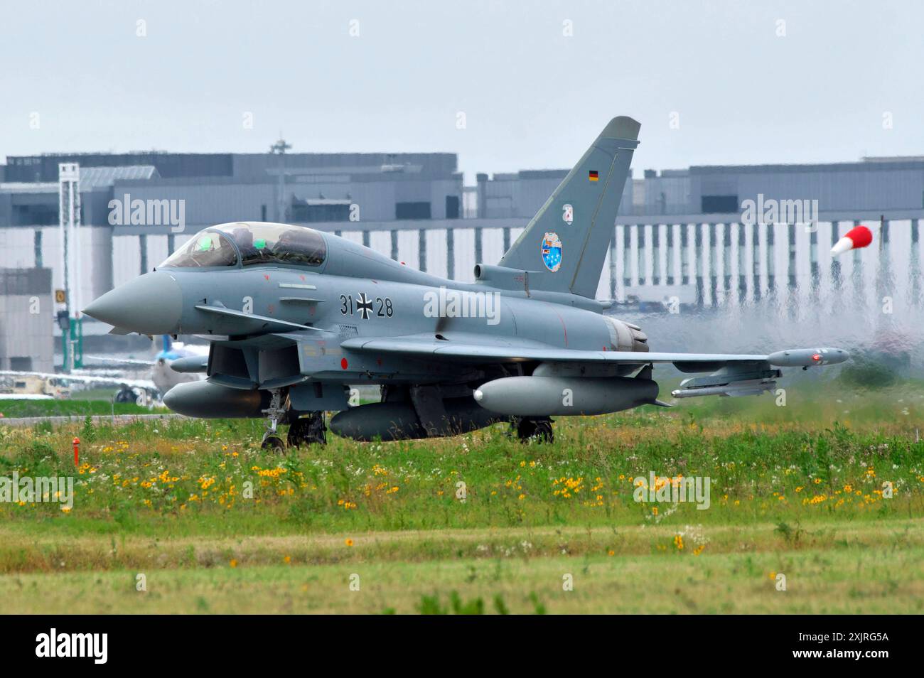Eurofighter Typhoon Mehrzweckkampfflugzeug der deutschen Luftwaffe bei ...