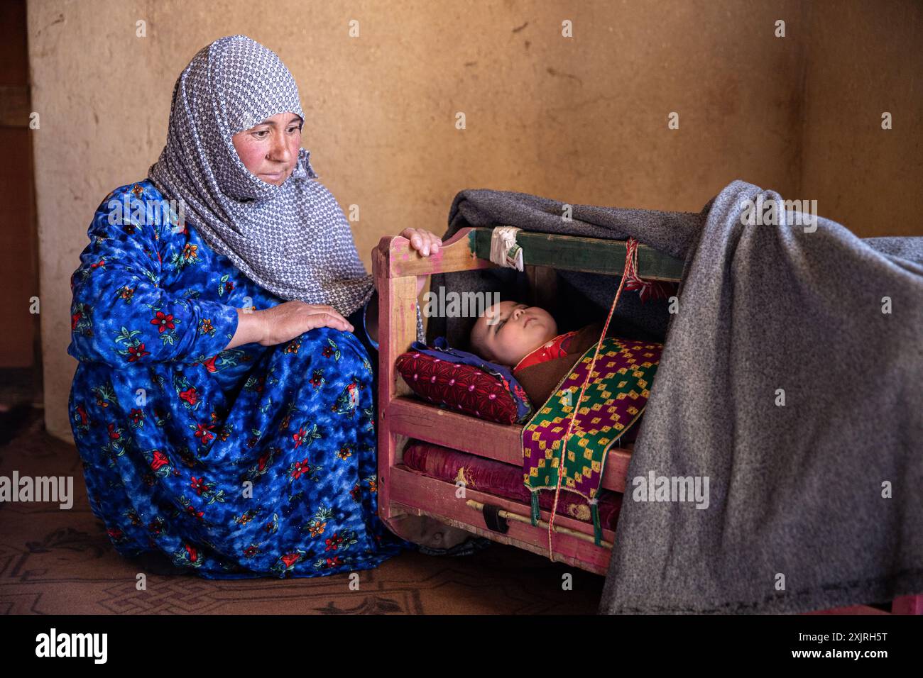 Daily life of women in Afghanistan Stock Photo - Alamy