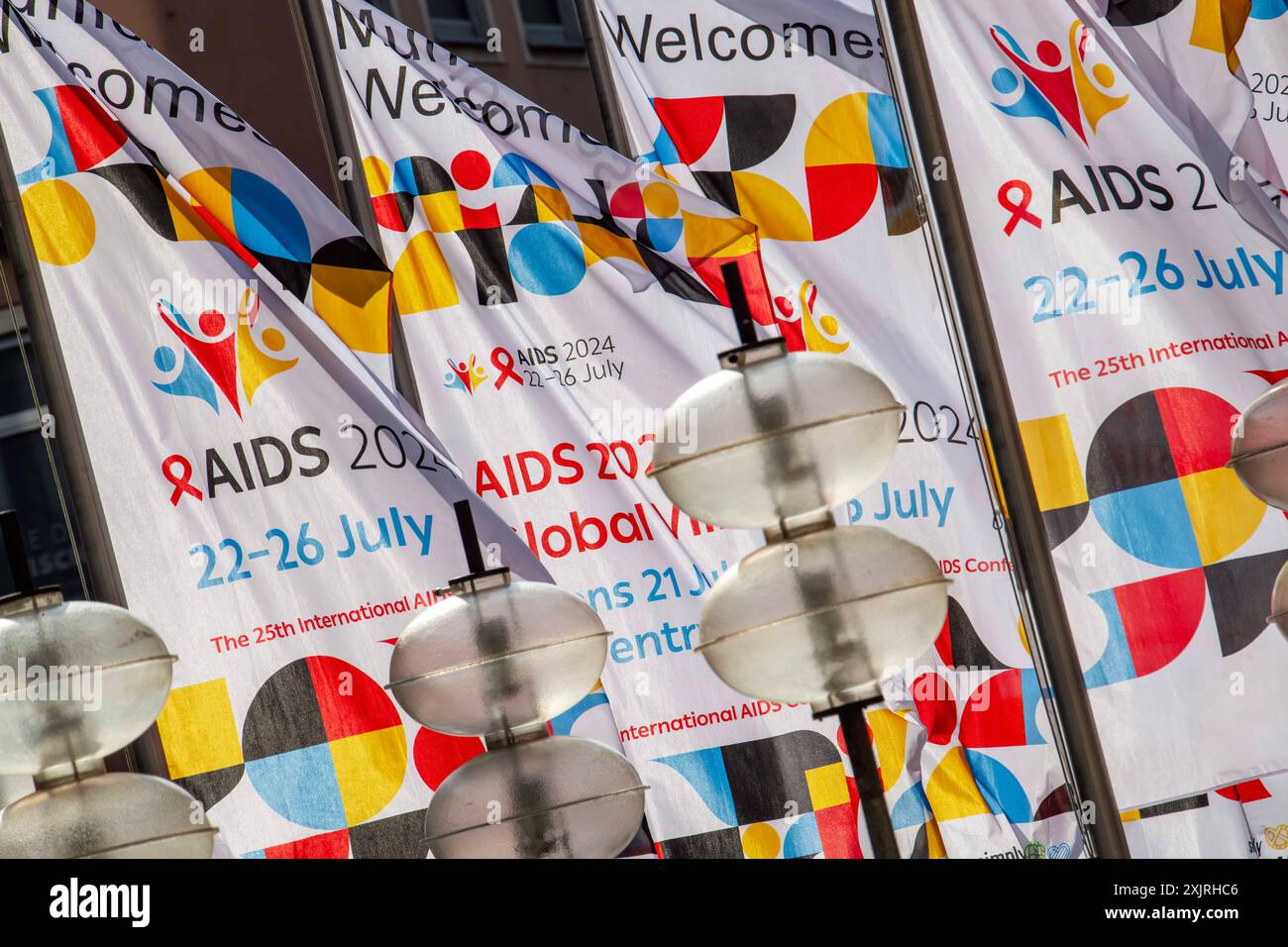 AIDS 2024, Internationale AIDS-Konferenz, Fahnen, München, Juli 2024 ...