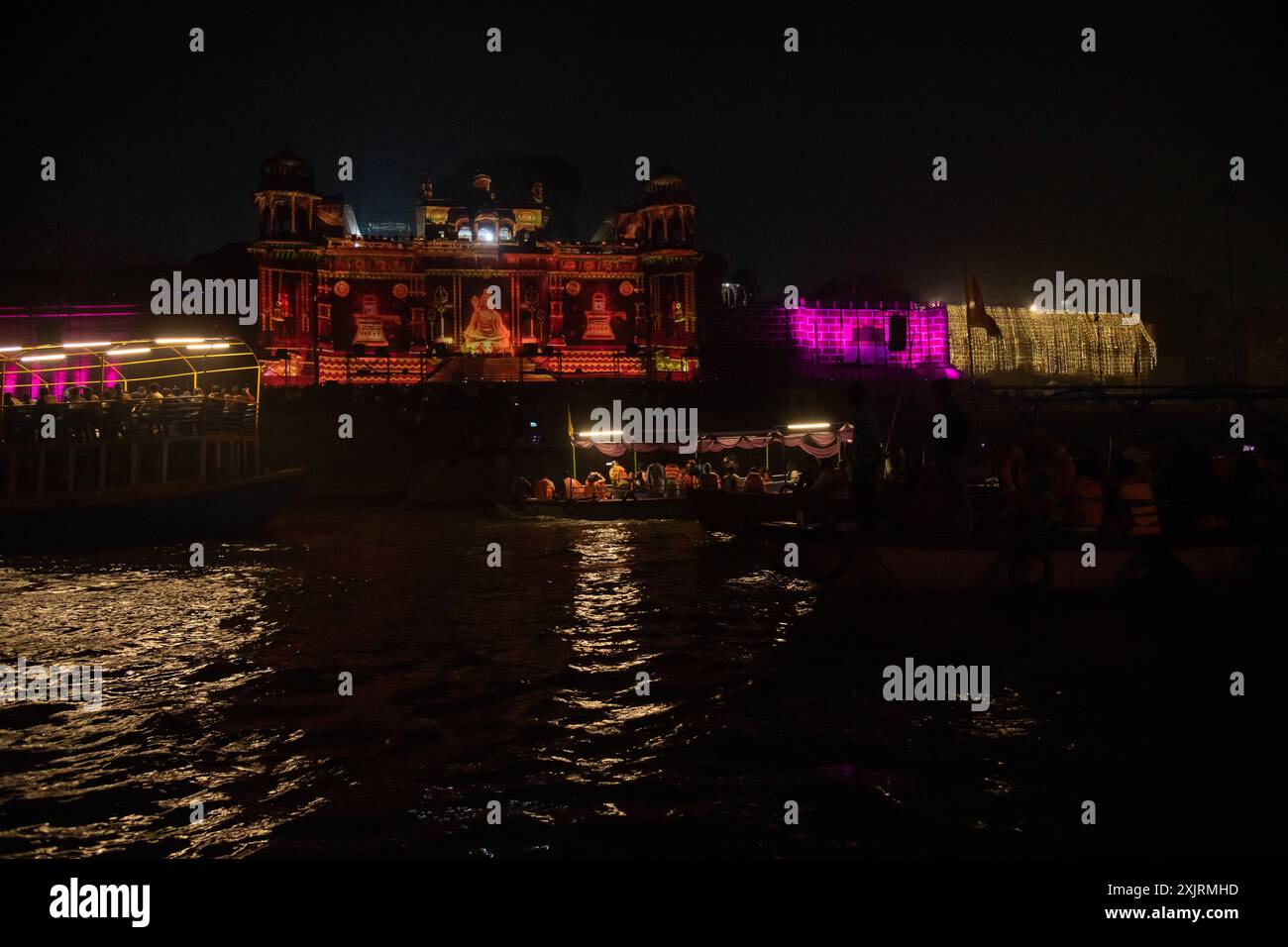 Street scene night varanasi india hi-res stock photography and images ...