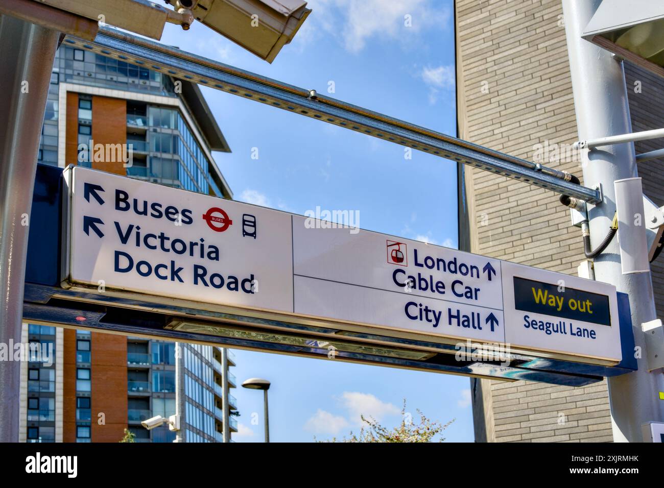 London cable car station hi-res stock photography and images - Alamy