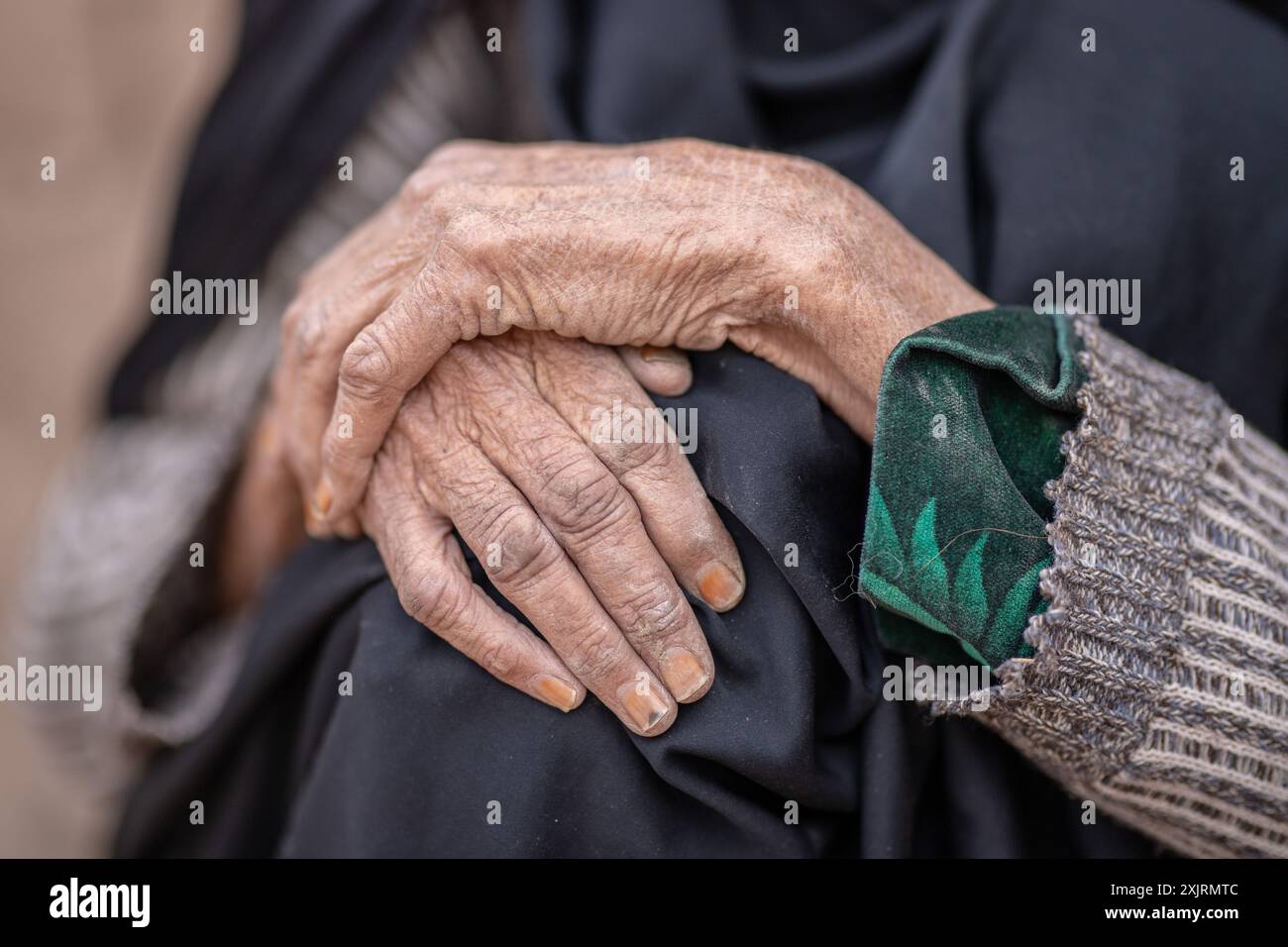 Afghan woman poverty hi-res stock photography and images - Alamy