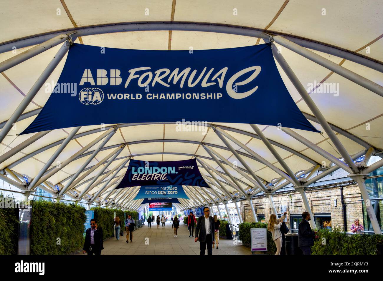 Covered Walkway Between Custom House Station & Excel Centre, Royal ...