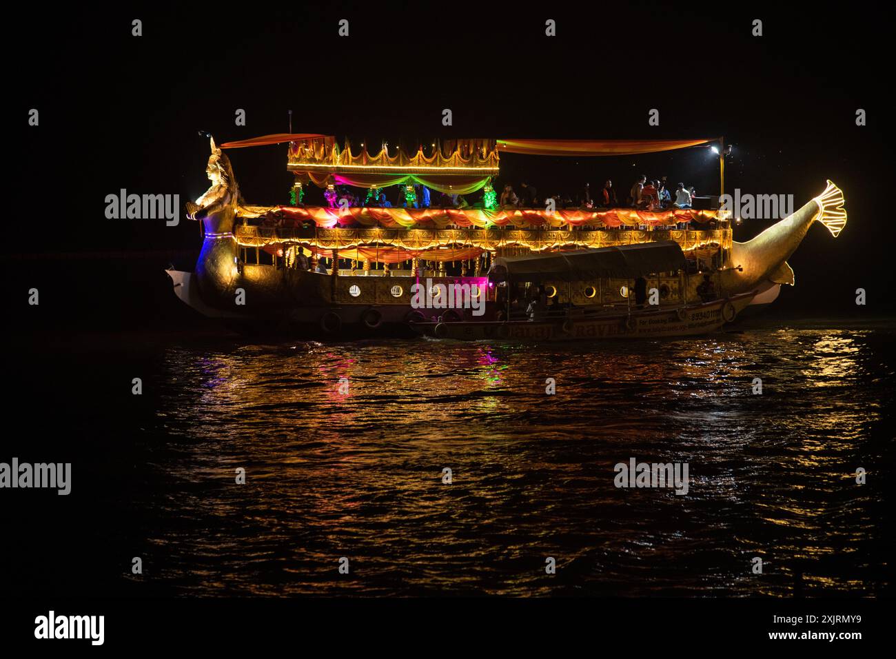 Dev deepawali varanasi hi-res stock photography and images - Alamy