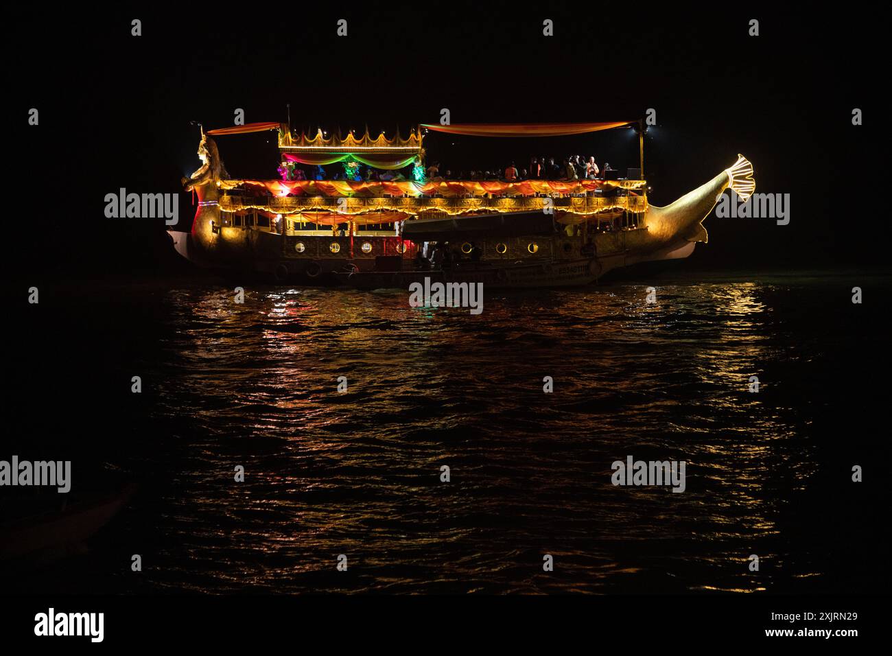 Diwali festival lights in varanasi hi-res stock photography and images ...