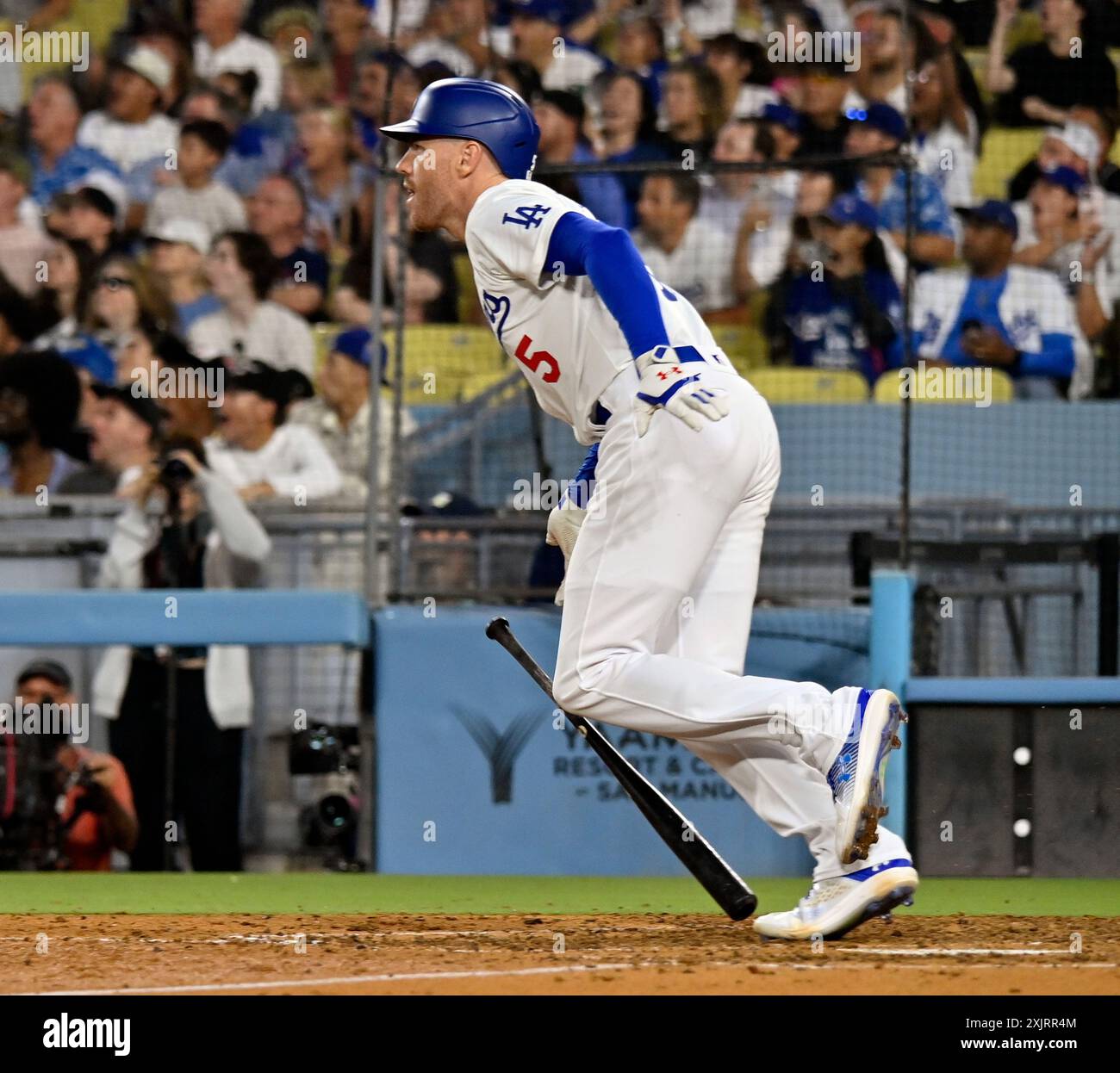 Los Angeles Dodgers Freddie Freeman hits a grand slam in the eighth ...