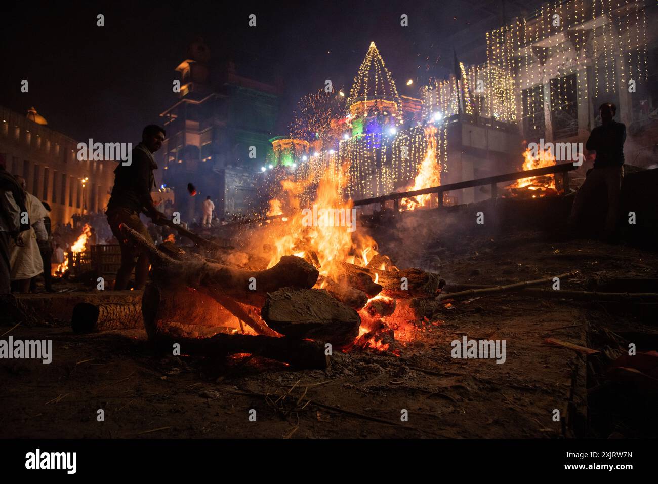 decorated ghat with lights during Dev Diwali, Varanasi Stock Photo - Alamy