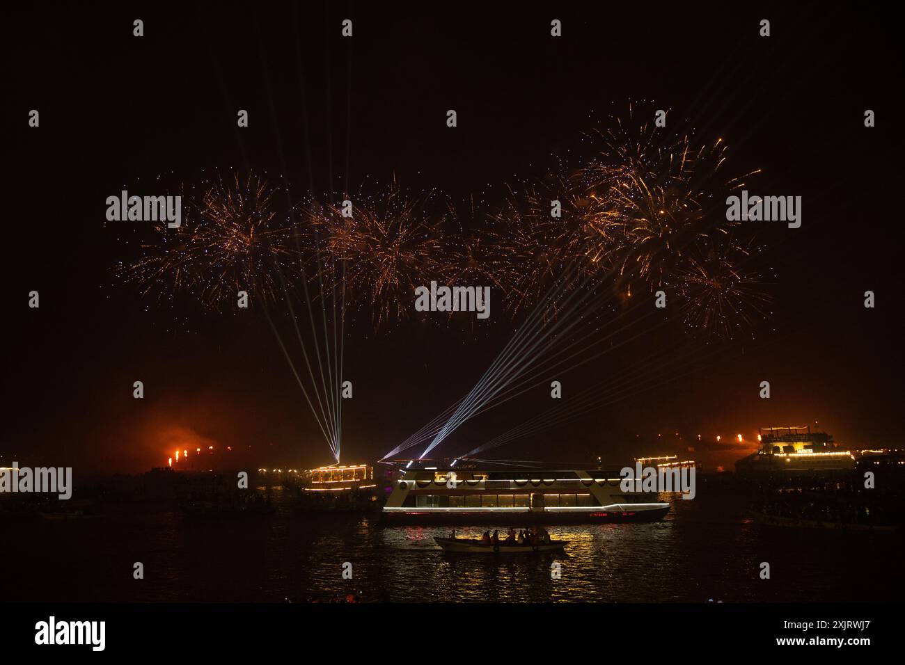 Diwali festival lights in varanasi hi-res stock photography and images ...