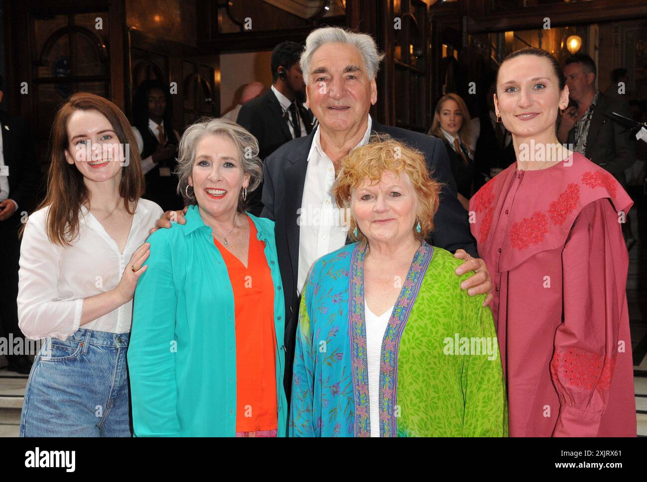 (l to r) Sophie McShera, Phyllis Logan, Jim Carter, Lesley Nicol and ...