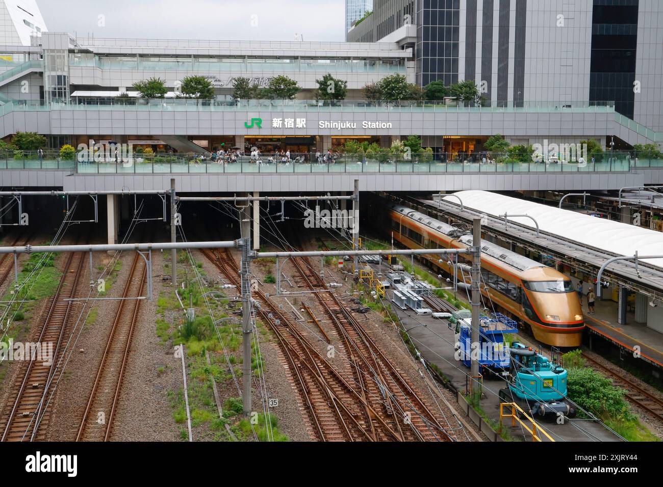 SHINJUKU STATION TOKYO Stock Photo - Alamy