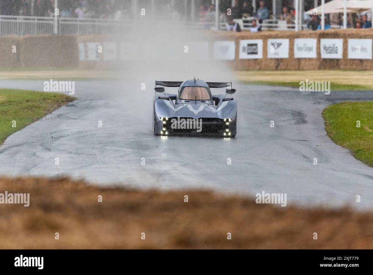 McMurtry Speirling Pure electric race car driving up the hill climb ...