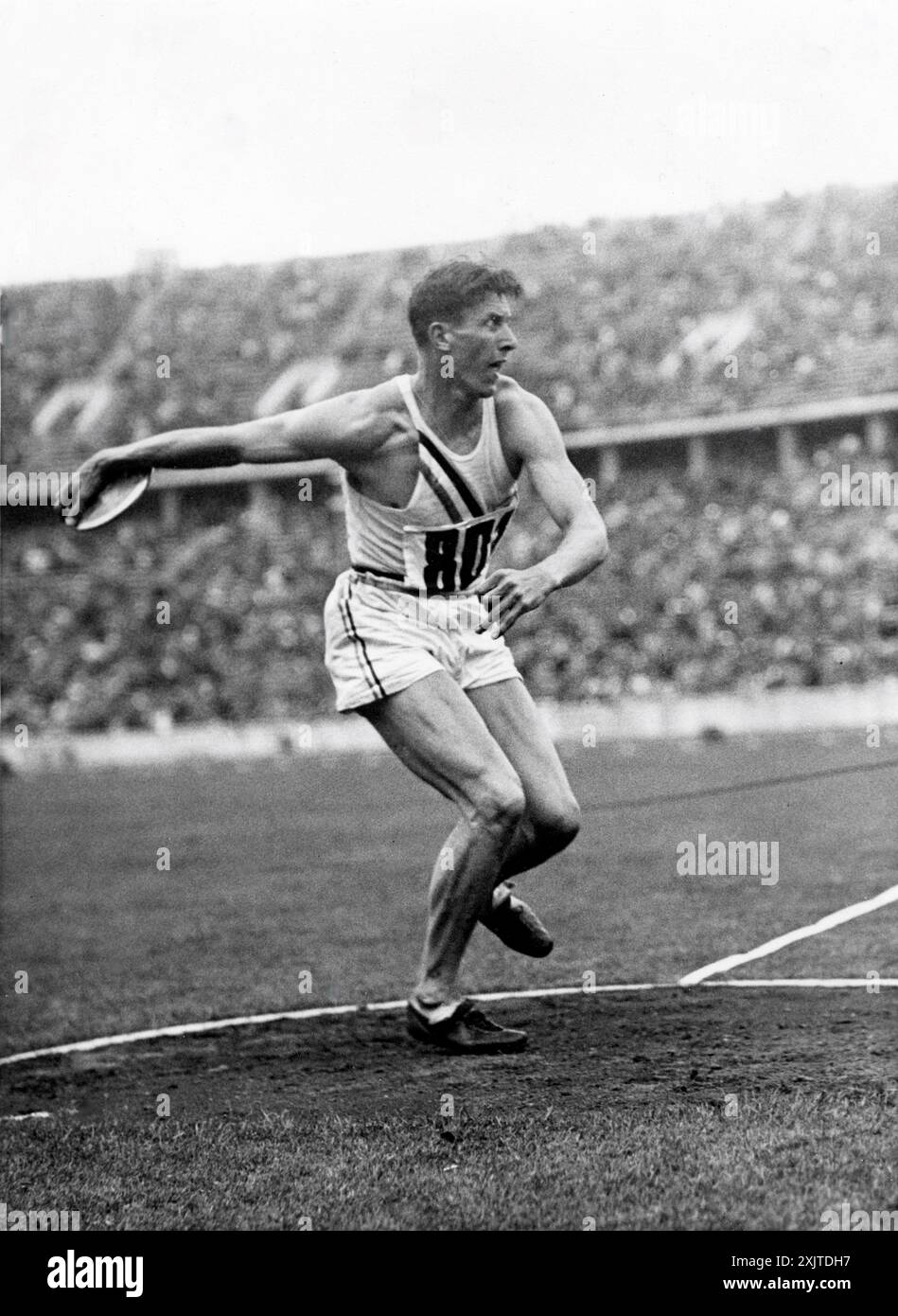 GLENN MORRIS throwing the discus during the Decathlon at the BERLIN ...