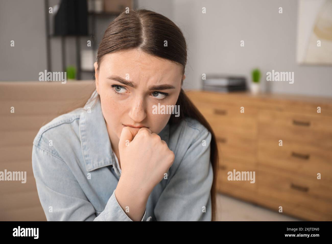 Timid woman in office hi-res stock photography and images - Alamy