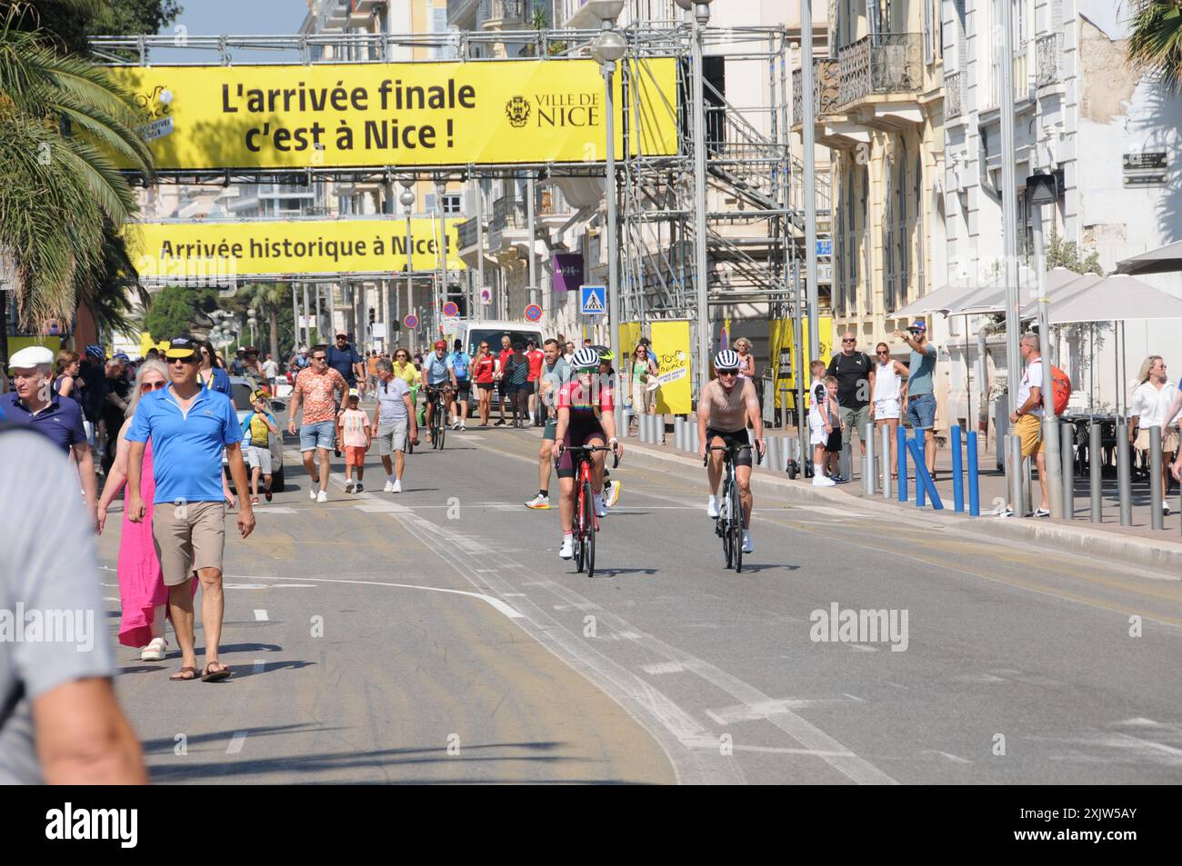 July 20th, Nice The atmosphere of the historical arrivals of the The ...