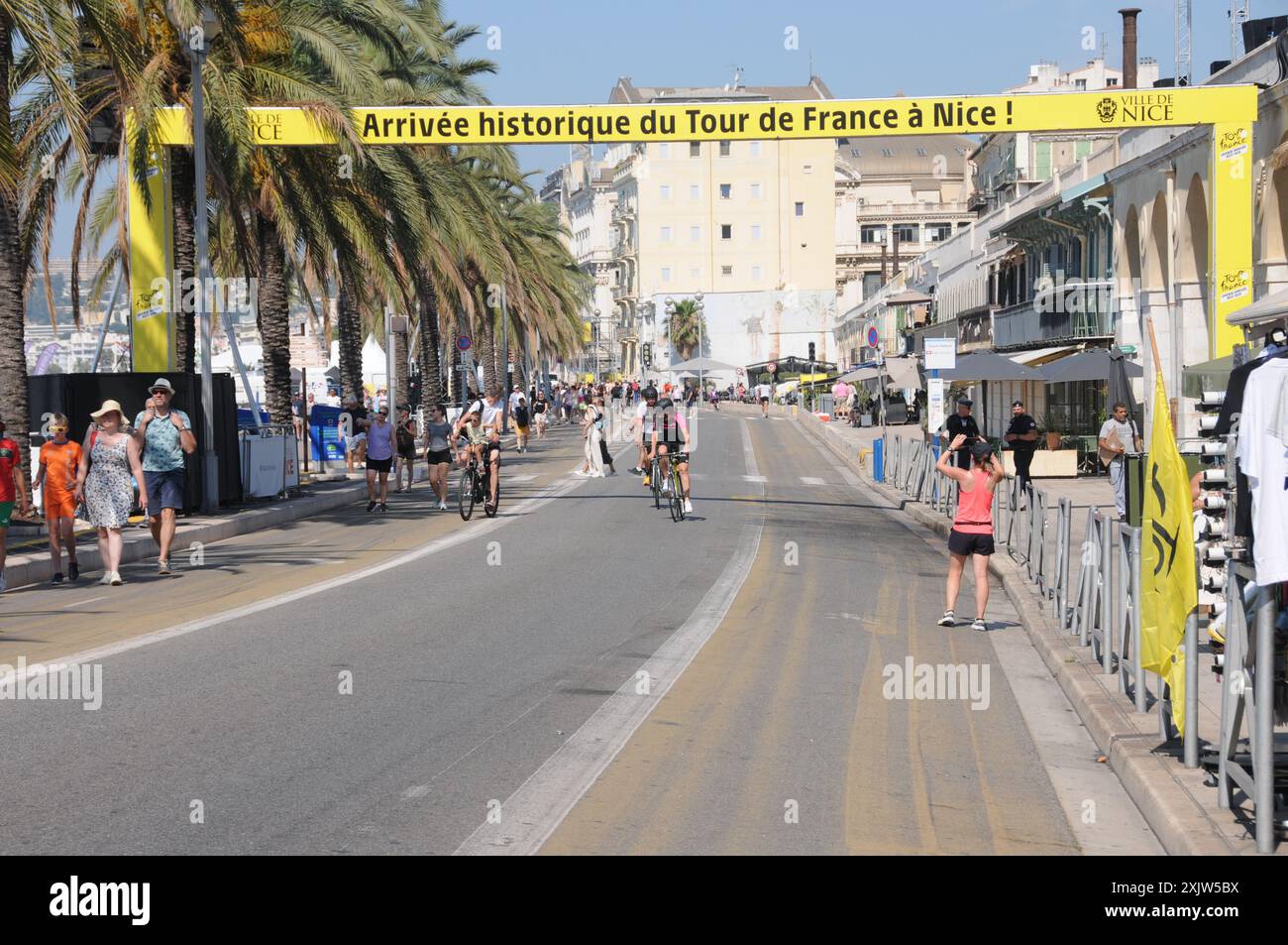 July 20th, Nice The atmosphere of the historical arrivals of the The ...