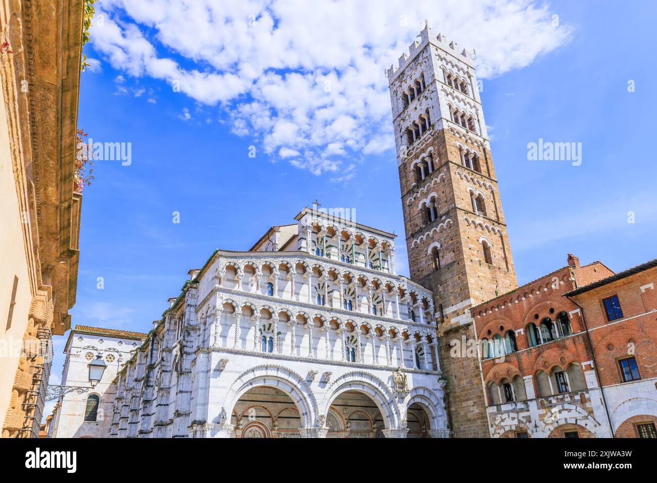 Lucca cathedral hi-res stock photography and images - Alamy