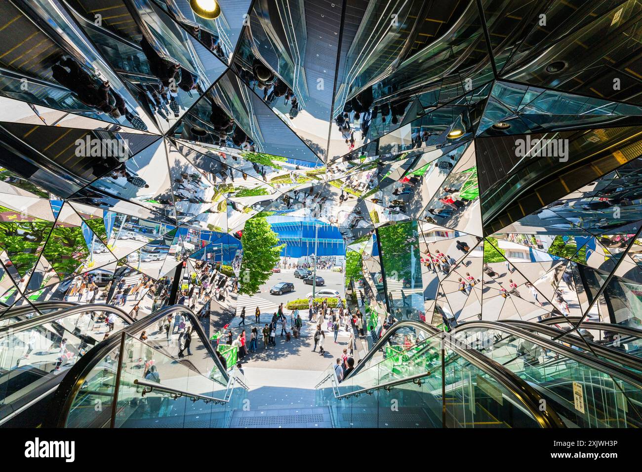 Tokyu Plaza, Omotesando Harajuku store entrance with kaleidoscopic ...