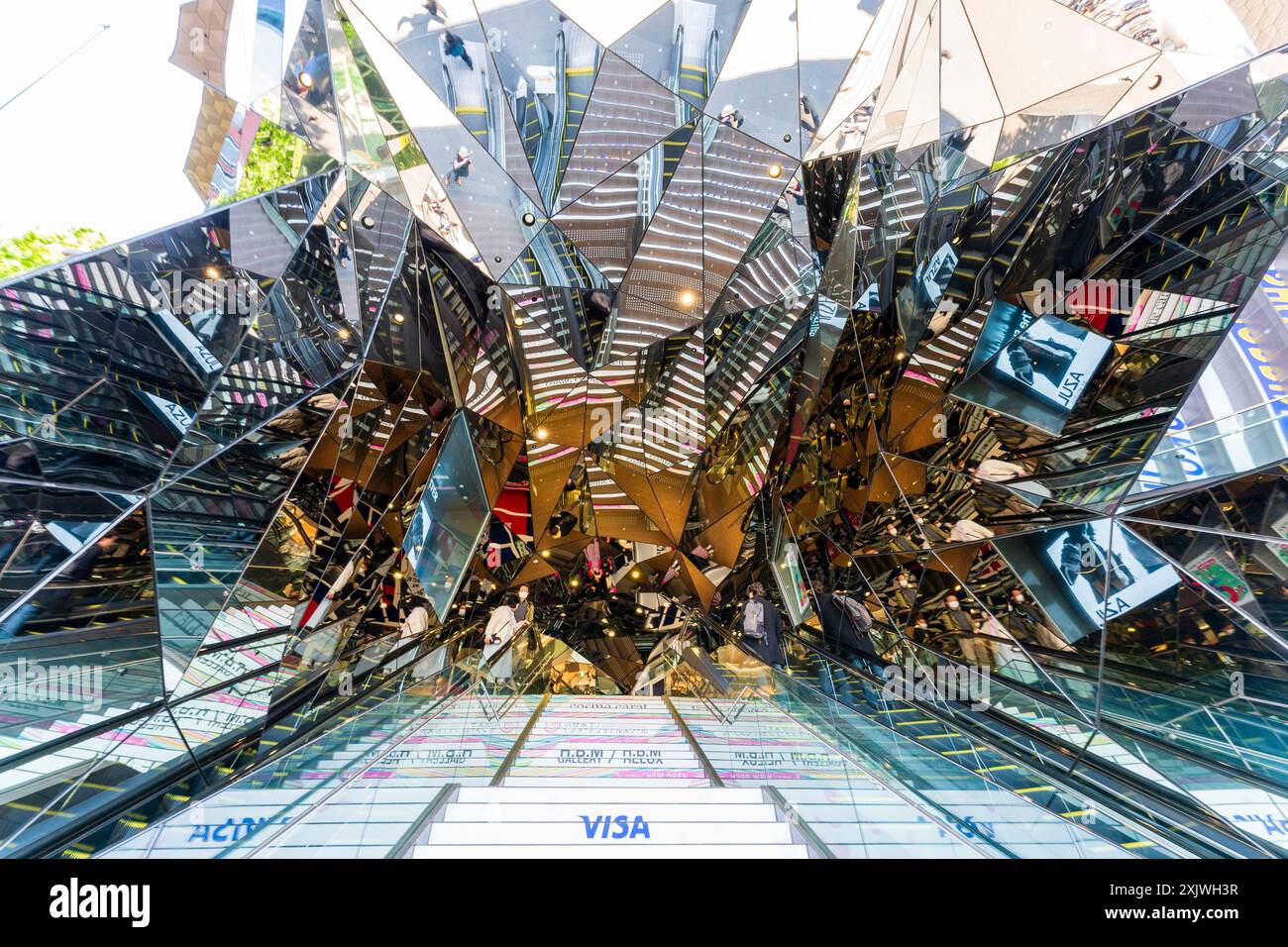 Tokyu Plaza, Omotesando Harajuku store entrance with kaleidoscopic ...