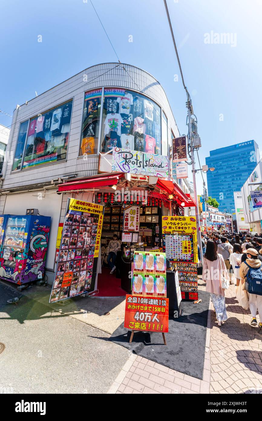 The Roots Island store and entrance in Takeshita dori, Harajuku. Popular with tourists and ...