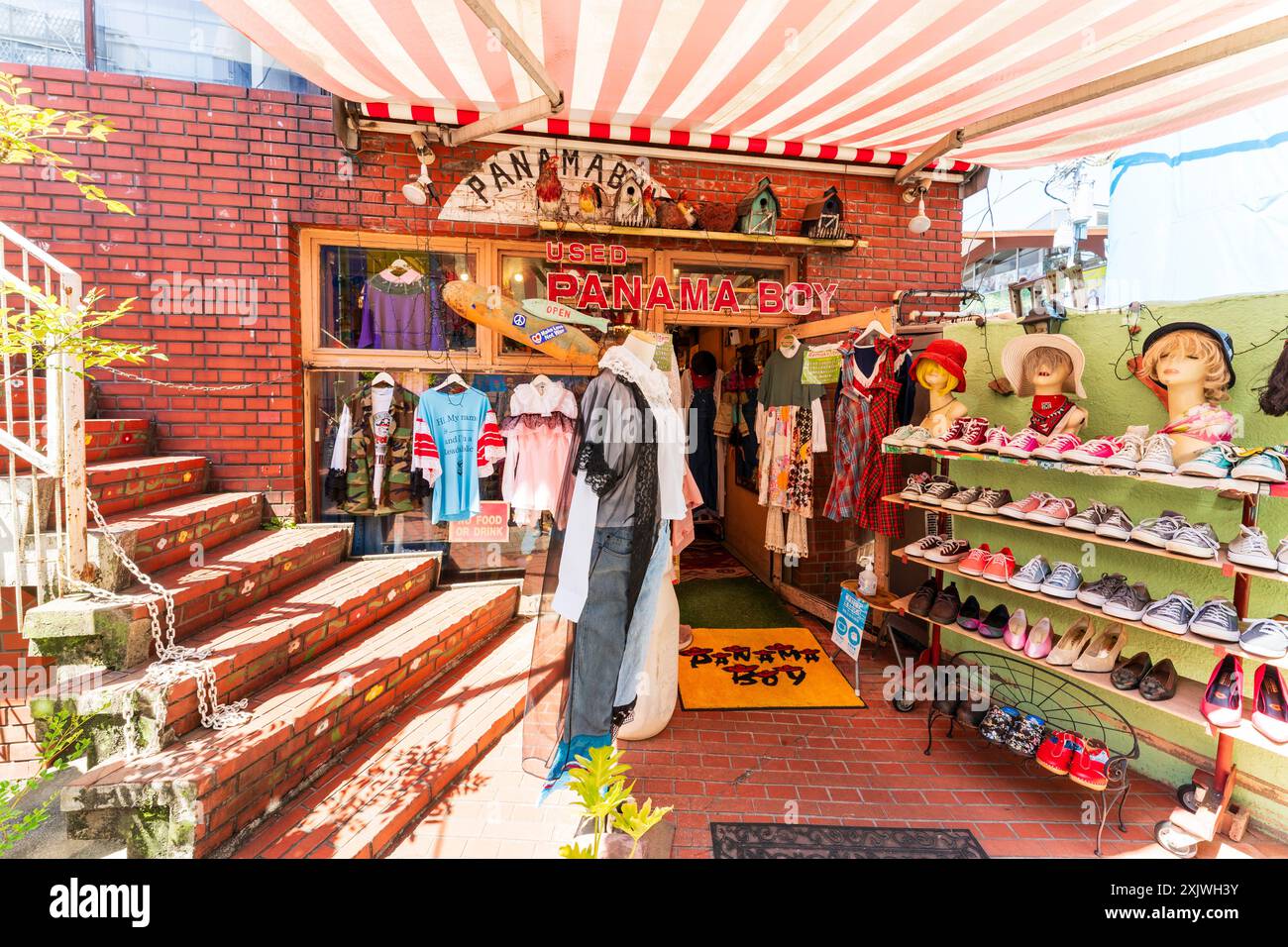 Vintage clothes takeshita dori hi-res stock photography and images - Alamy